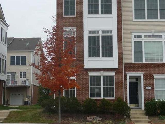 Huge master bedroom for rent in South Riding