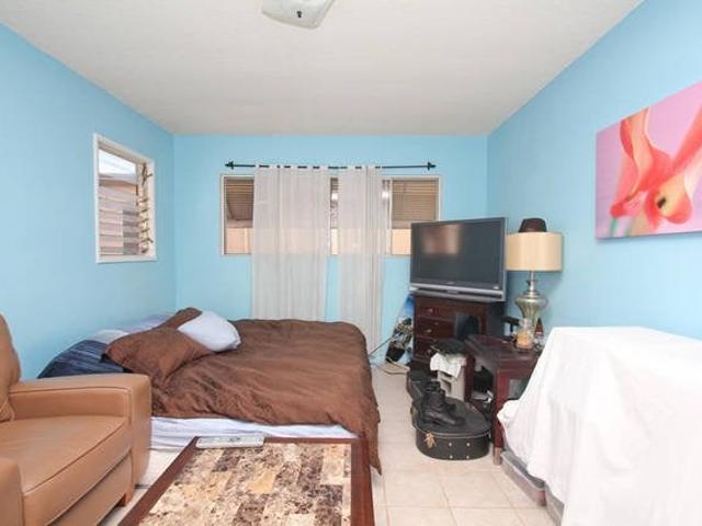 HUGE MASTER BEDROOM PRIVATE BATHROOM near OCEAN