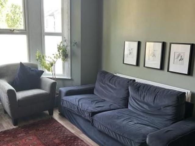 Huge Mon–Fri Room + Own Bathroom on Elizabeth Line