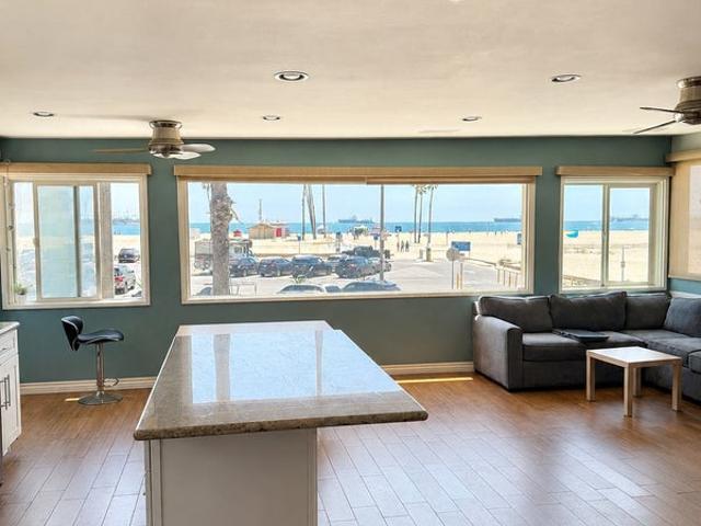 Huge Ocean View! Huge Bedroom 208 sqft