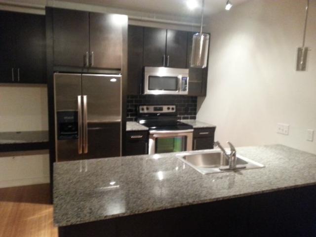 HUGE ONE BEDROOM IN THE HEART OF LOOP! GREAT VIE
