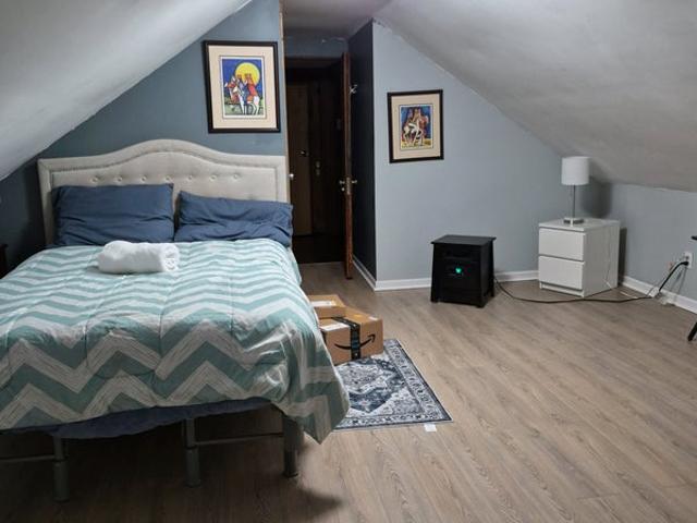 HUGE AND COMFY ROOM