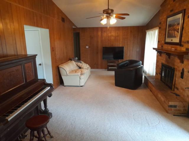 Huge bedroom, garage parking, very private