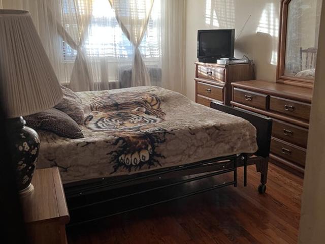 Huge bedroom in Apartment