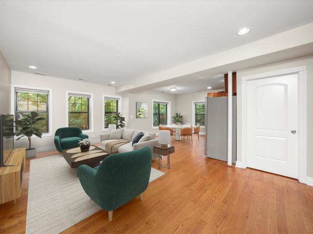 Huge, Condo Quality 3Br/2 Full Bath with in Unit Washer Dryer!