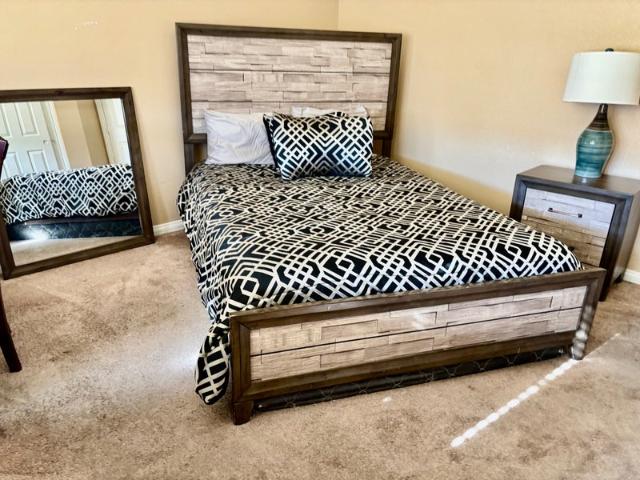 Huge Furnished Sunny Room for Professional