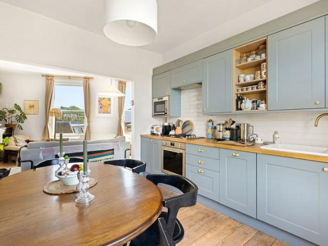 Huge Highbury Maisonette: From August