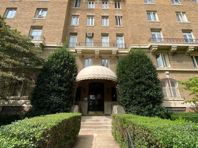 Huge Kalorama Two Bedroom Available Now!
