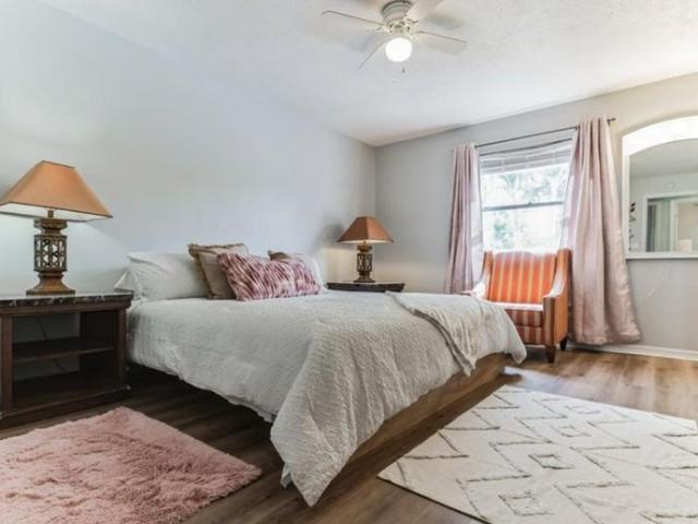 Huge Private Master Suite w/ Private AC – Pool