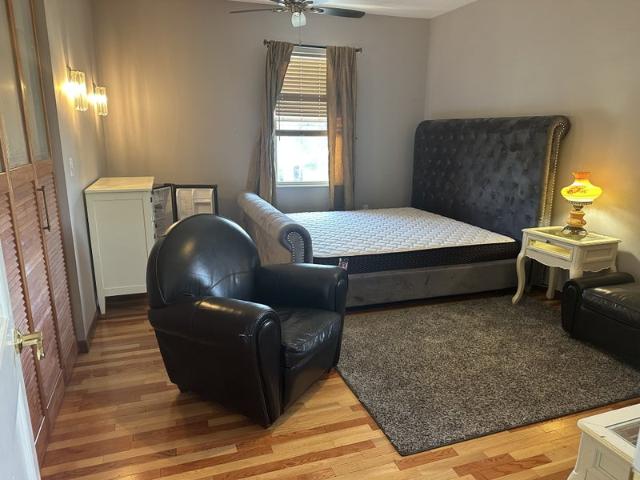 Huge Private Room, Shared House