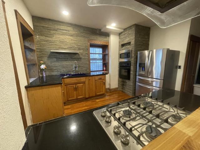 Huge Renovated KC Home, Next to Bus Stop