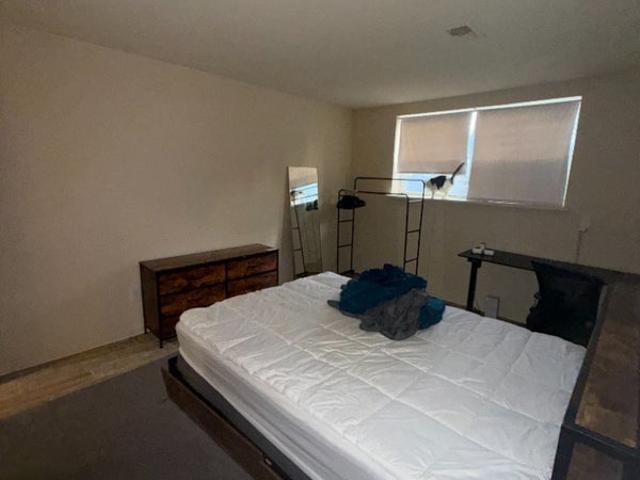 HUGE ROOM FOR RENT!