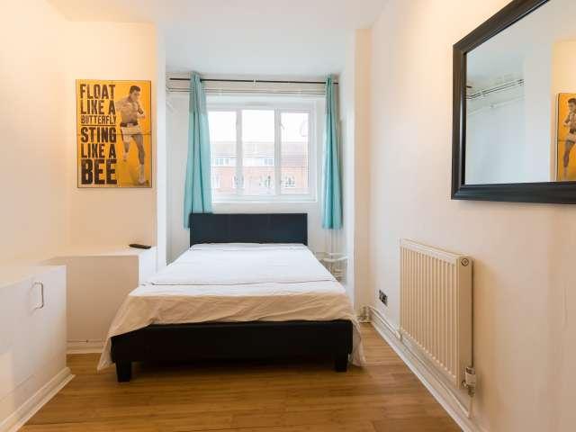 Huge room in 5 bedroom flat in Wandsworth, London