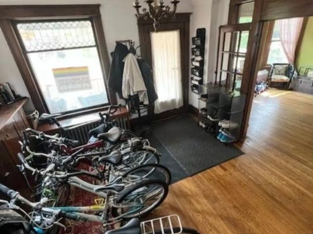 Huge room in historic home in Woodbridge private s
