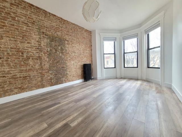 Huge Room Off the Halsey Stop on the L Train