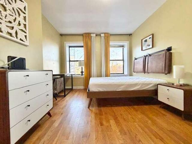 HUGE Room, large closet, in Clinton Hill #118