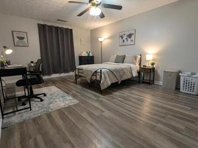 Huge Rooms! Recently Updated Quiet Cul de Sac 2 Fridges + Screened Porch Near Publix