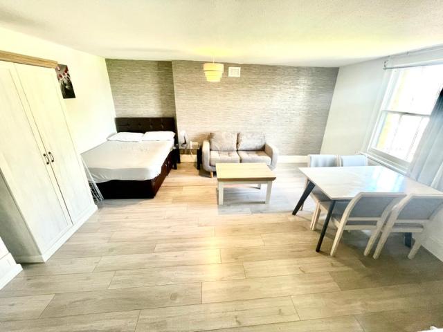 Huge studio £2050pm ALL bills & C/Tax included