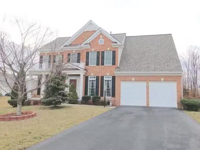 HUGE SFH in Parkway West Community! 8551 Saltlick Terrace