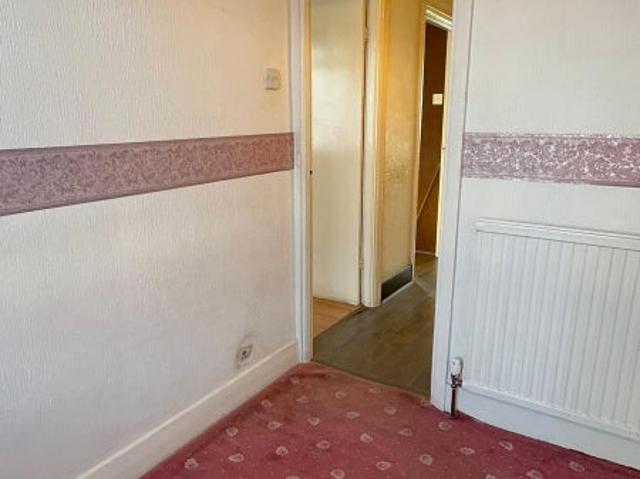 Huge 3 Bed House + Living Room with Garden
