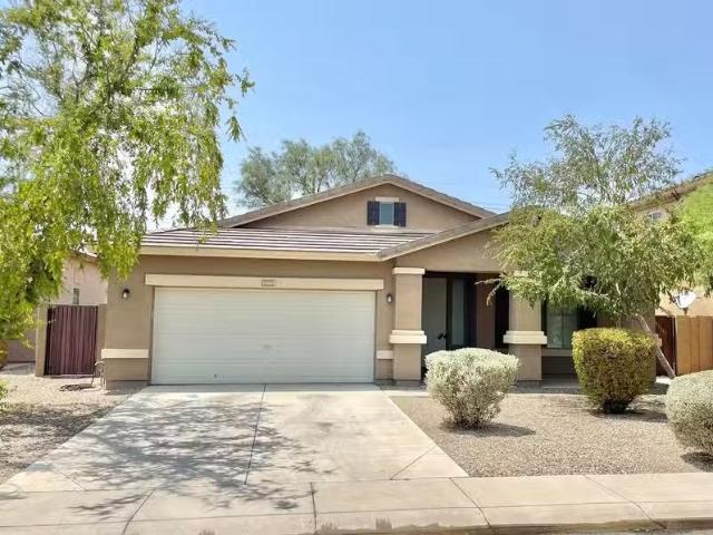 Huge 3 Bed+DEN, 2 Bath Home! 14424 N 162nd Ln
