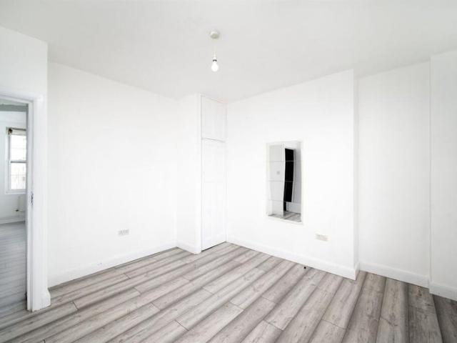 Huge 4 Bedroom Apartment in Camden
