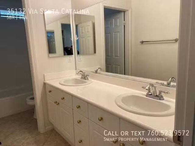 Huge 5BR House! Built in Backyard Bar and. Apartments in Win.