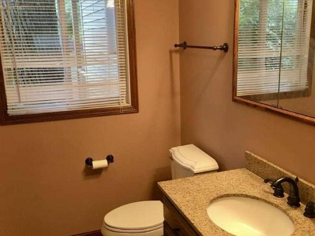 Huge 7 bedrm almost lakefront home!