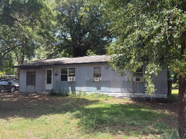 Huggins Dr