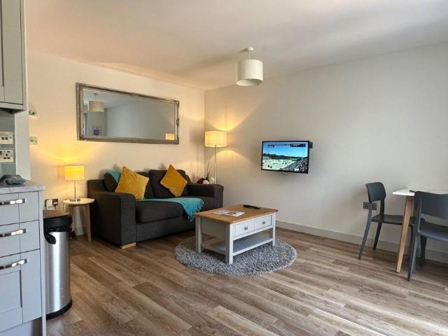 Hugh Allen Crescent, Marston, Oxford, Oxfordshire OX3, 1 bed flat to rent, £2,495 pcm | PrimeLocation