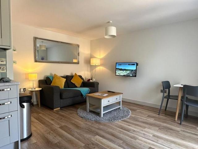 Hugh Allen Crescent, Oxford OX3 1 bed apartment to rent £2,495 pcm £576 pw