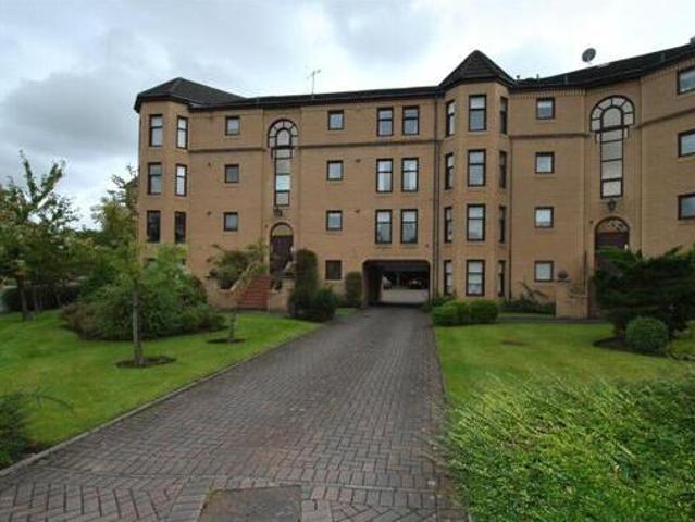 Hughenden Gardens, Glasgow, 3 Bedroom Flat