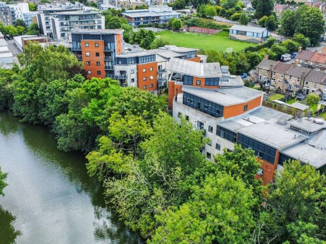 Hughenden Reach, Tovil ME15, 2 bed flat to rent, £1,300 pcm | PrimeLocation