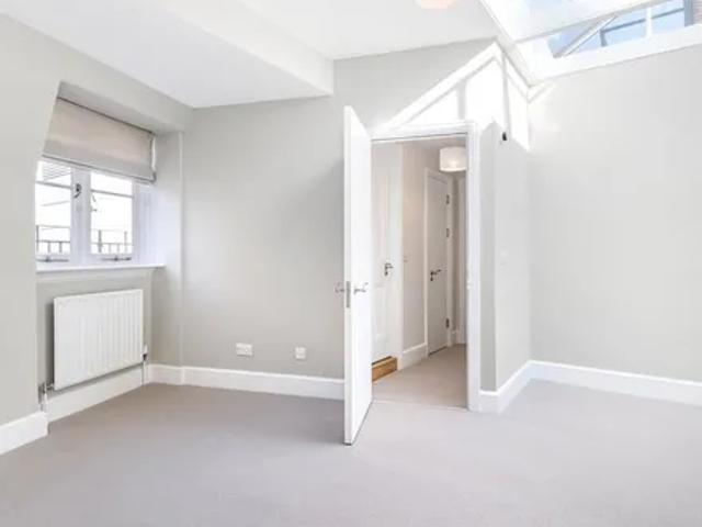 Hugo Boss, 35 38 Sloane Square, London, SW1W 8AN, United Kingdom | 1 bed apartment for rent #140801212 | Rentberry