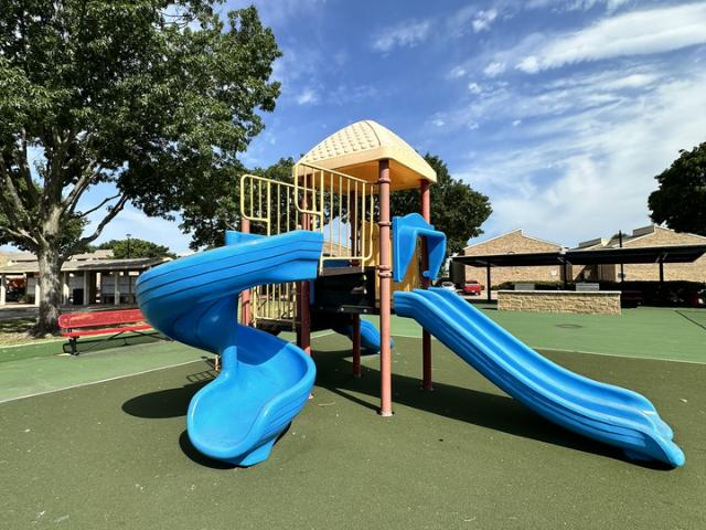 Hulen Gardens Apartments 1 Bedroom Apartment for Rent at 7415 Tallow Wind Trl, Fort Worth, TX 76133 Candle Ridge West