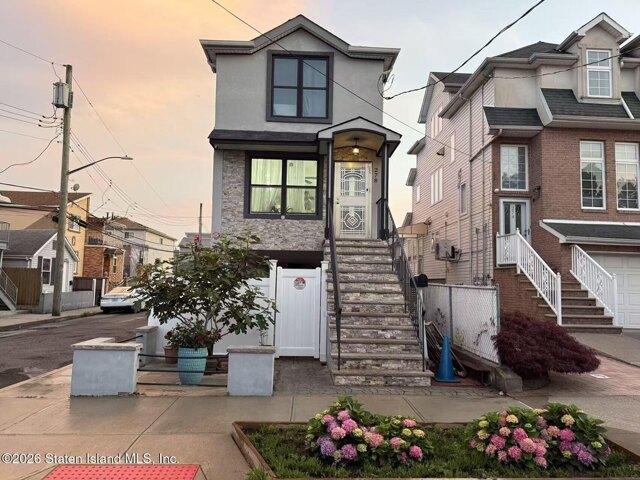 Hull Ave, Staten Island, Home For Sale