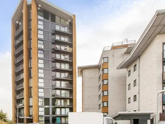 Hull Place, London, E16 2SW, United Kingdom | 2 bed house for rent #167775095 | Rentberry