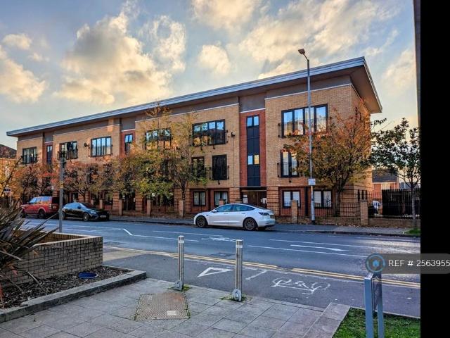 Hulme, Manchester, M15 2 bed flat to rent £1,295 pcm £299 pw