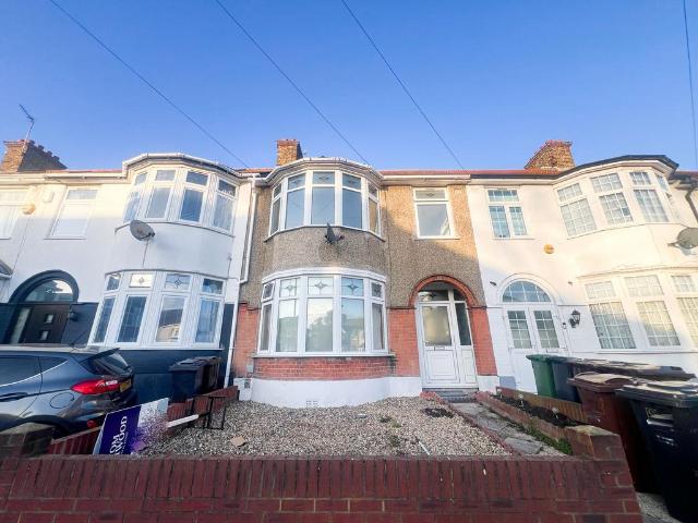 Hulse Avenue, Barking, IG11 4 bed terraced house to rent £2,700 pcm £623 pw