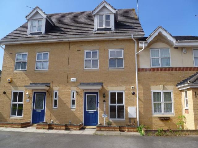 Hurworth Ave, Langley, Berkshire SL3, 3 bed town house to rent, £2,100 pcm | PrimeLocation