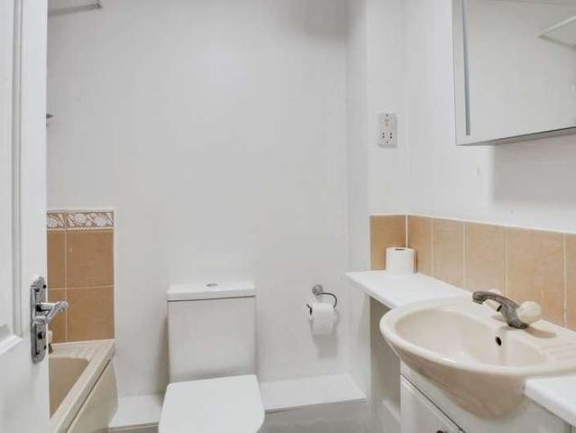 Hurworth Avenue, Langley, SL3