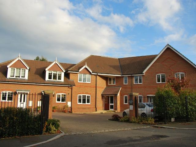 Hurlands Close, Farnham, Surrey GU9, 2 bed flat to rent, £1,500 pcm | PrimeLocation