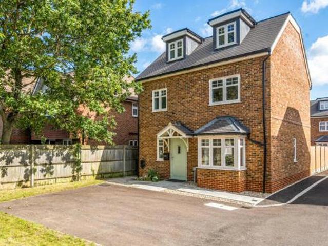 Hurlands Close, Farnham, 4 Bedroom Detached