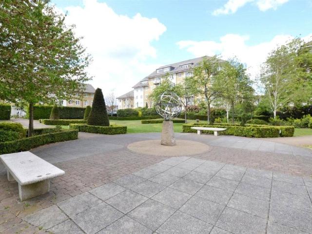 Hurley House, 31 Park Lodge Avenue. 3 bed flat to rent £2,000 pcm £462 pw