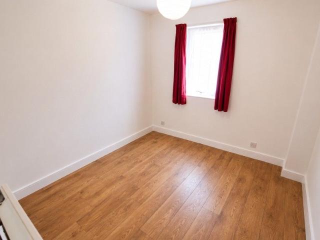 Hurlford, Woking, Surrey, GU21