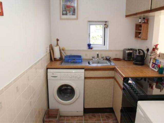 Hurlford, Woking, Surrey, GU21