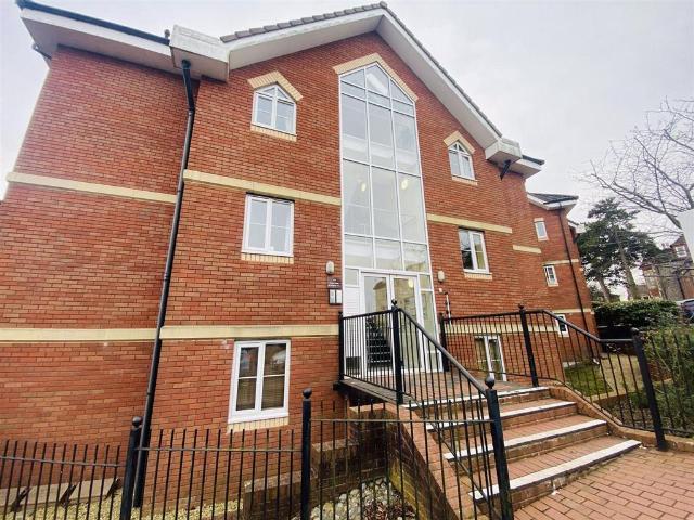 Hurlingham Road, Newland Heights, BS7 2 bed flat to rent £1,700 pcm £392 pw