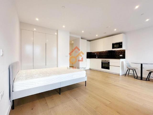 Hurlock Heights, 4 Deacon Street. Studio to rent £2,450 pcm £565 pw