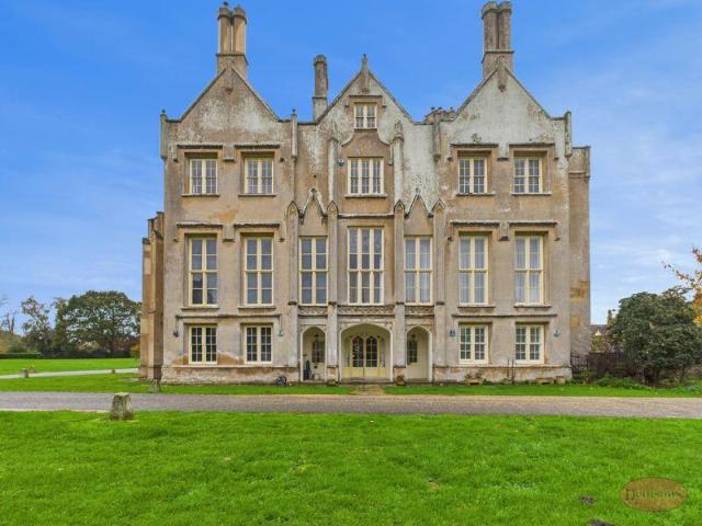 HURN 3 bed apartment to rent £2,250 pcm £519 pw