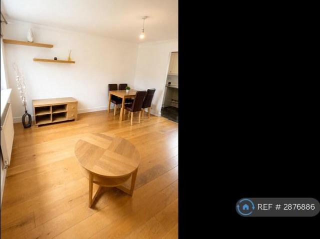 Huron Road, Broxbourne, EN10 2 bed flat to rent £1,650 pcm £381 pw